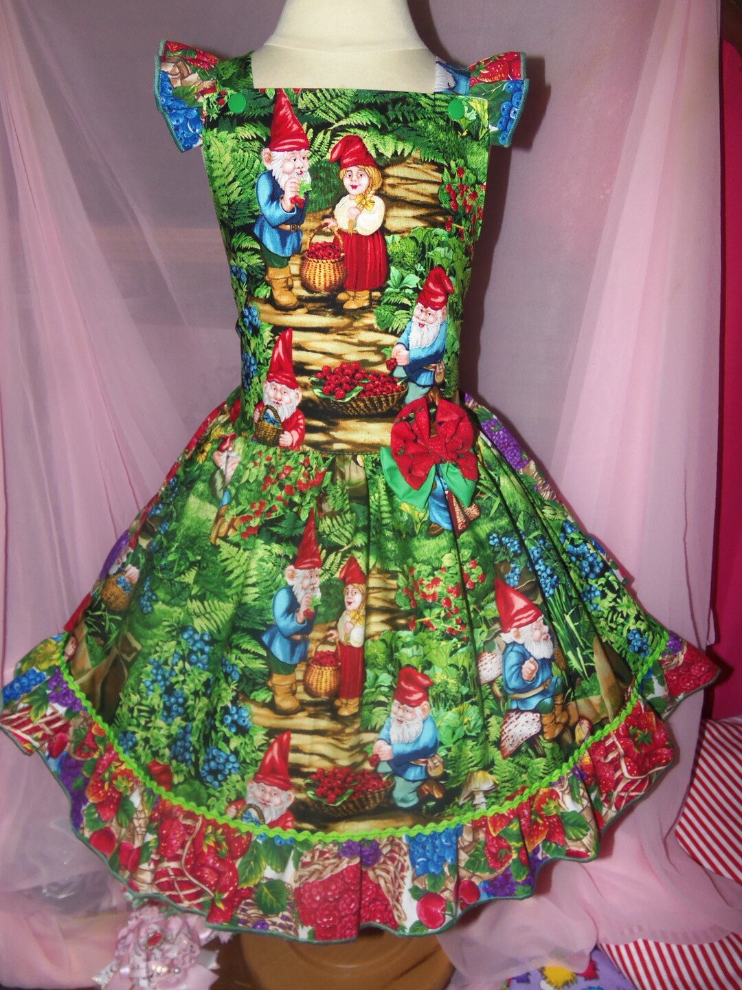 Very Berry Gnome Berry Factory Girl's Cnome Village Gnomes Family ...