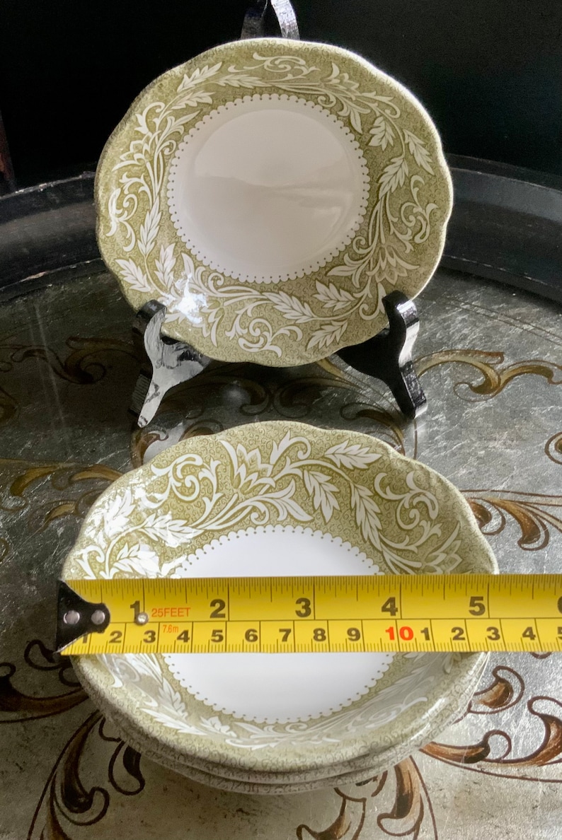 Delightful 24pc J & G Meakin England Sterling Renaissance Dinnerware ...