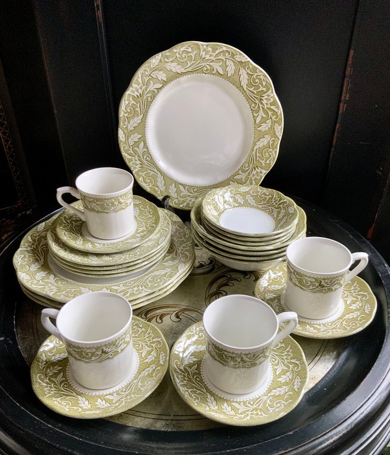 Delightful 24pc J & G Meakin England Sterling Renaissance Dinnerware ...