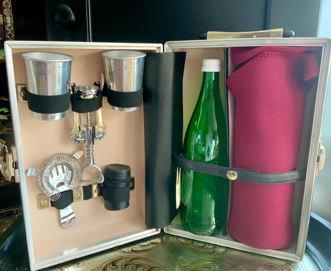 Fabulous Mid Century Modern Flite Line Hard Case Lockable Travel Bar ...