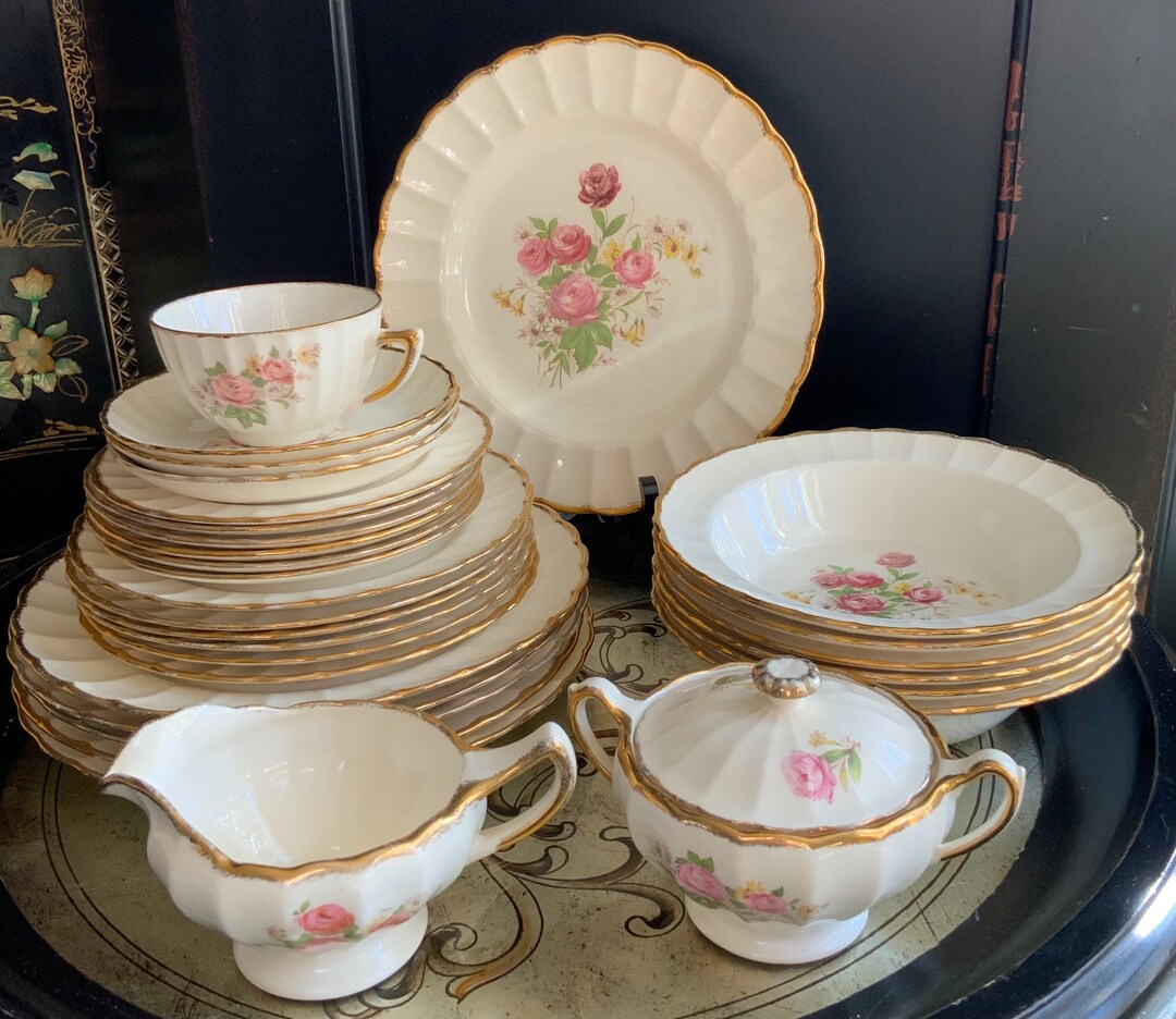 Lovely 31 Pc Royal Sovereign Potters Earthenware Pink Roses Dinnerware ...