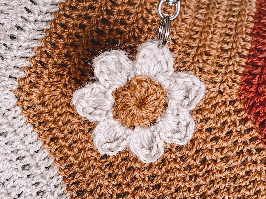 Flower Keychain Crochet Pattern - Daisy Crochet Pattern - Crochet ...