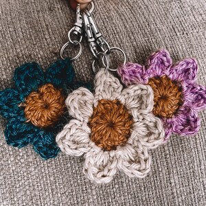 Flower Keychain Crochet Pattern - Daisy Crochet Pattern - Crochet ...