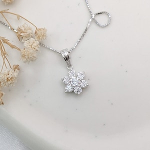 14k Solid Gold Tiny Flower Necklace, Dainty Flower Pendant, Small ...