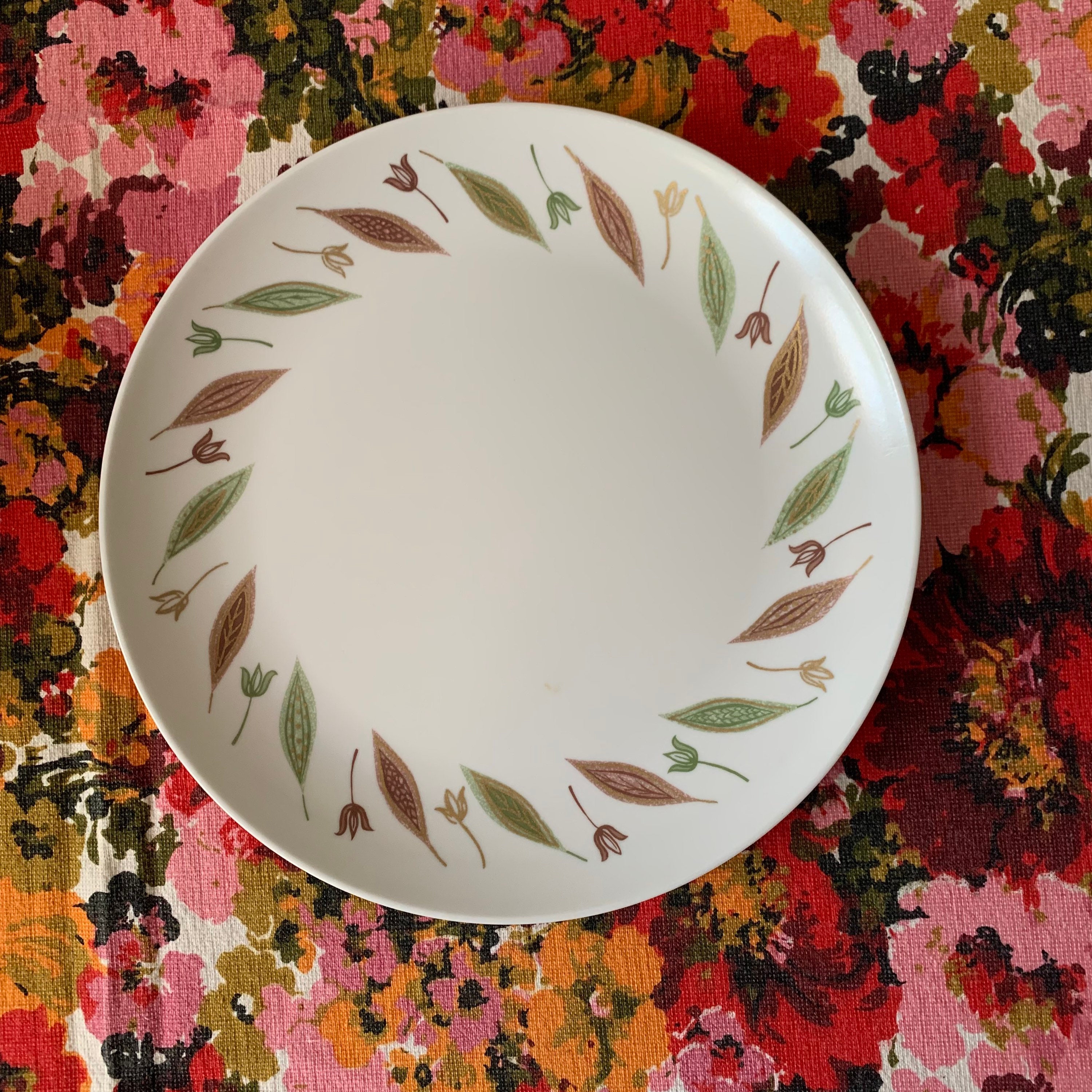 Complete Place Settings for 8. Mello Ware and Mello Belle With 7 ...