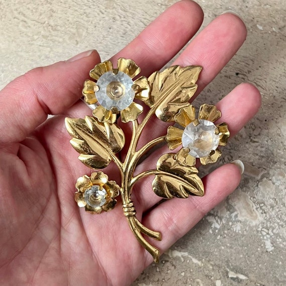Vintage large gold flower brooch with chunky rhinesto… - Gem