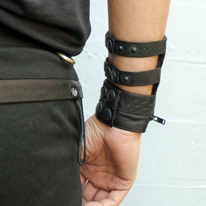 Black Leather ARROW WRIST WALLET Cuff by Five and Diamond Goth Rave ...