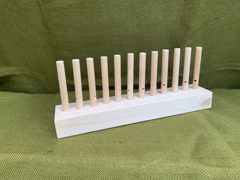 Small Peg Loom - 12 Pegs, Perfect for Children, Schools or Small ...