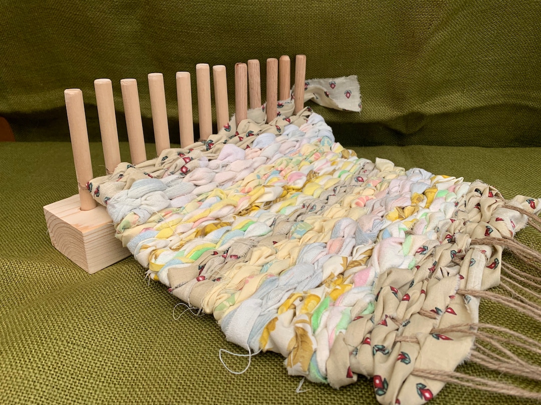 Small Peg Loom 12 Pegs, Perfect for Children, Schools or Small Projects ...