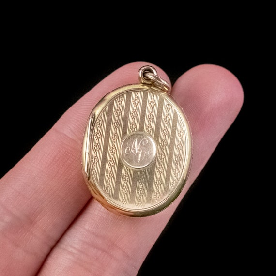 Vintage 9ct Gold Family Locket Circa 1958 - Gem