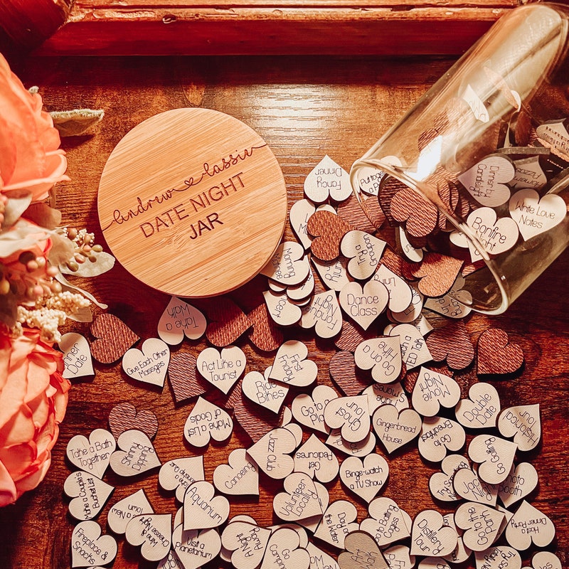 Wedding Date Gift - 60+ Gift Ideas for 2025