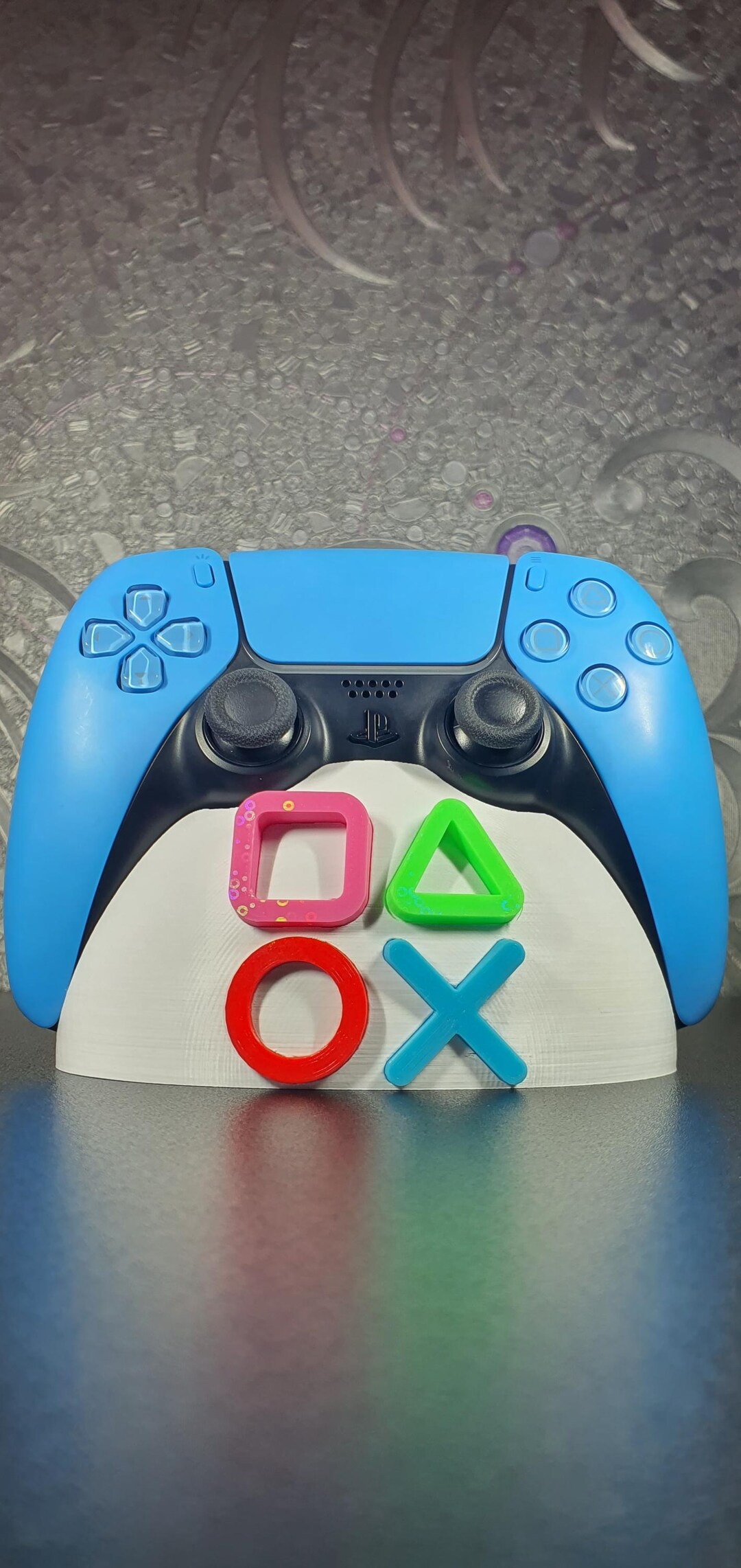 PS5 Controller Holder Stylish | Sustainable With Hologram Effect ...