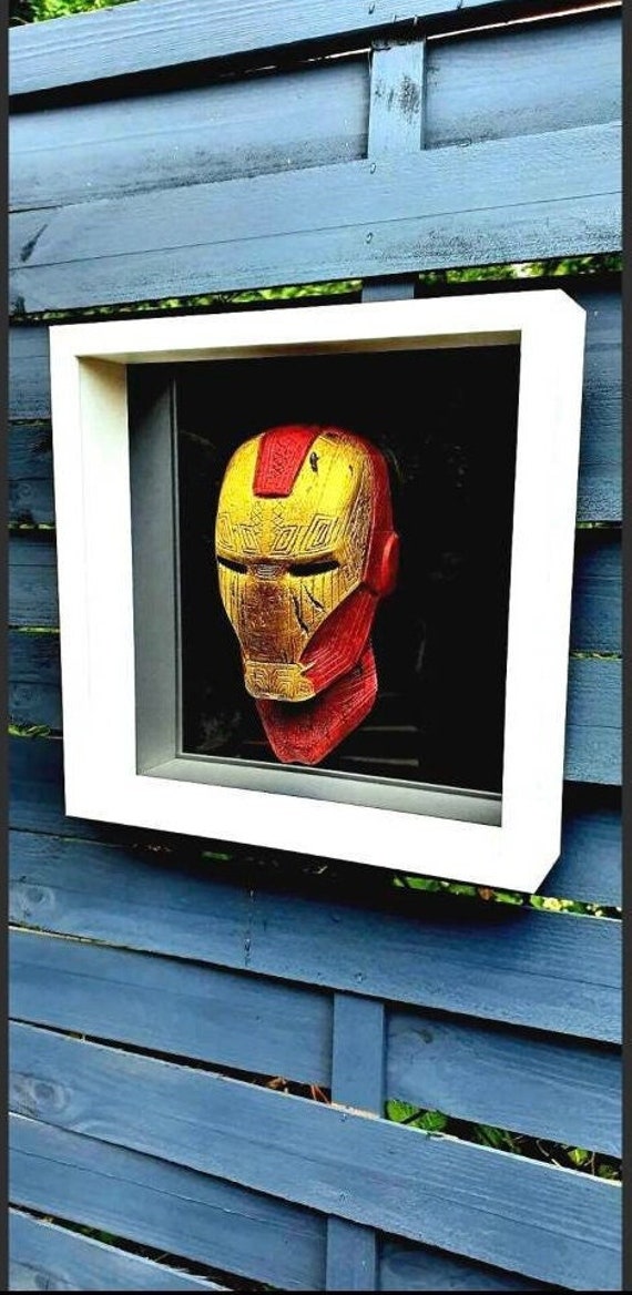 Relieve de madera de Iron Man Tiki en marcos de cuadros - Etsy España