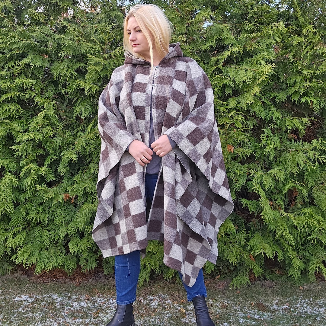 Brown Wool Blanket Poncho With Hood - SALA - Unisex Ruana With Fringes ...
