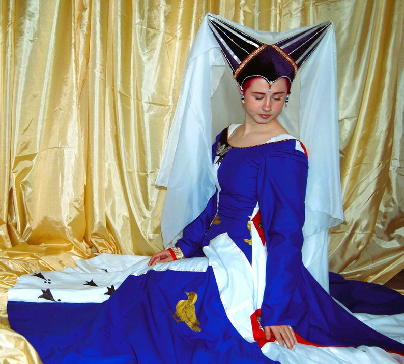 Heraldic Dress, 14thcentury Kirtle, Medieval Dress, Historical Dress ...