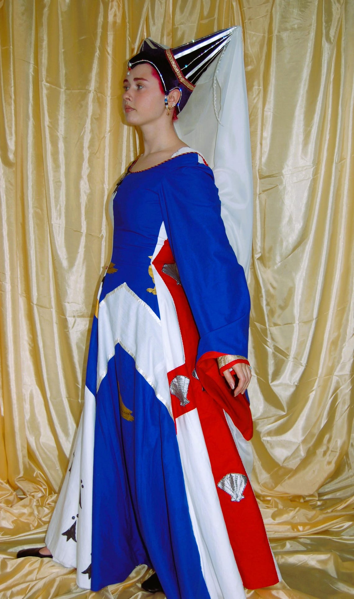 Heraldic Dress, 14thcentury Kirtle, Medieval Dress, Historical Dress ...