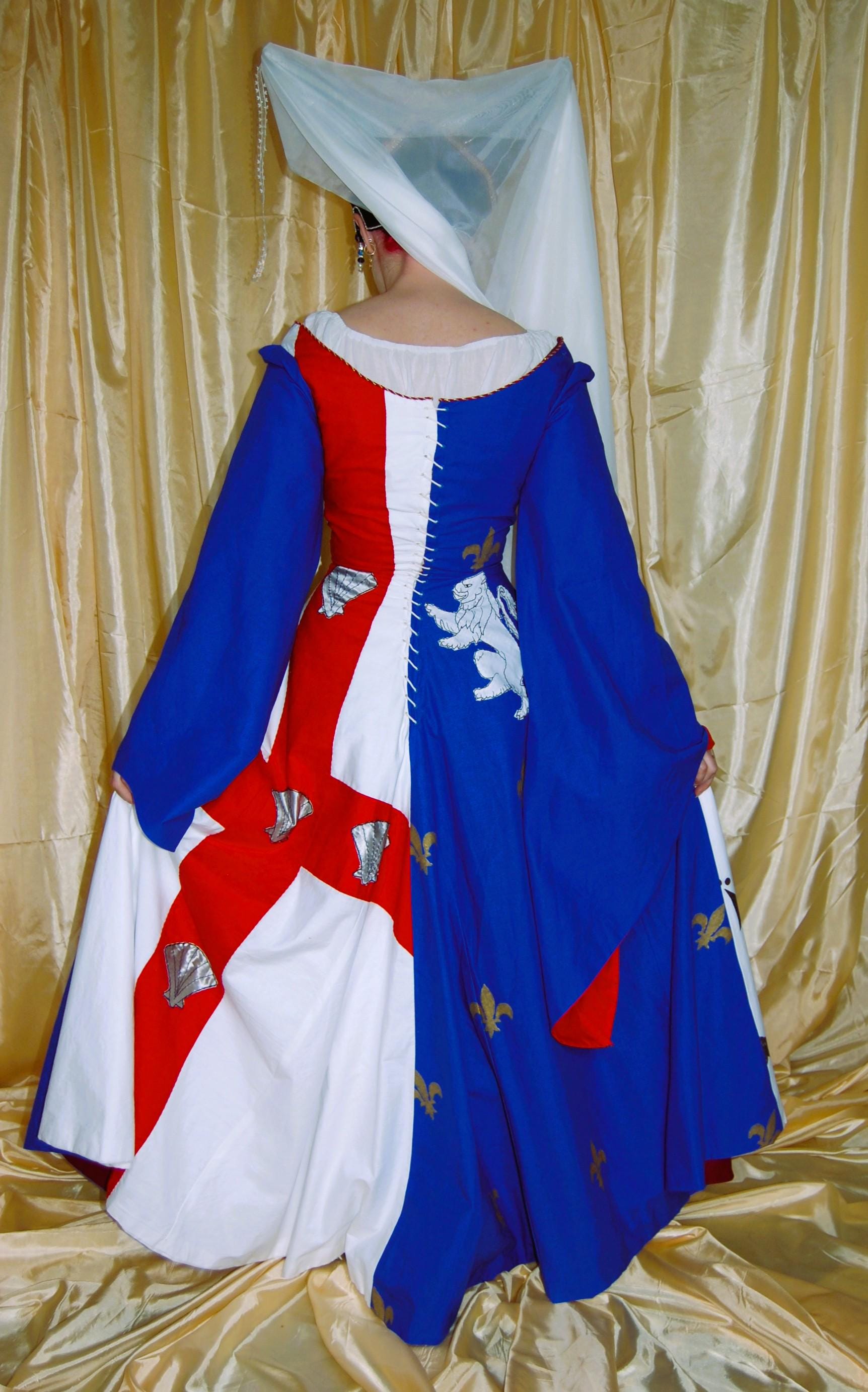 Heraldic Dress, 14thcentury Kirtle, Medieval Dress, Historical Dress ...