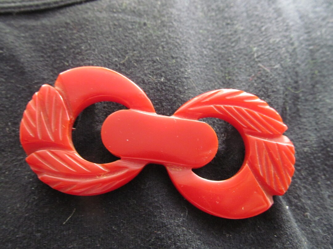 Carved Red Bakelite Brooch, 1940's - Etsy