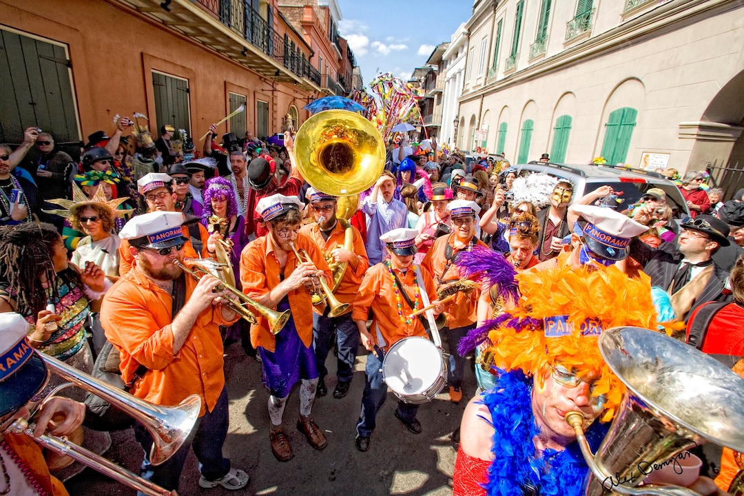 New Orleans Mardi Gras, Marching Brass Band, French Quarter Mardi Gras ...