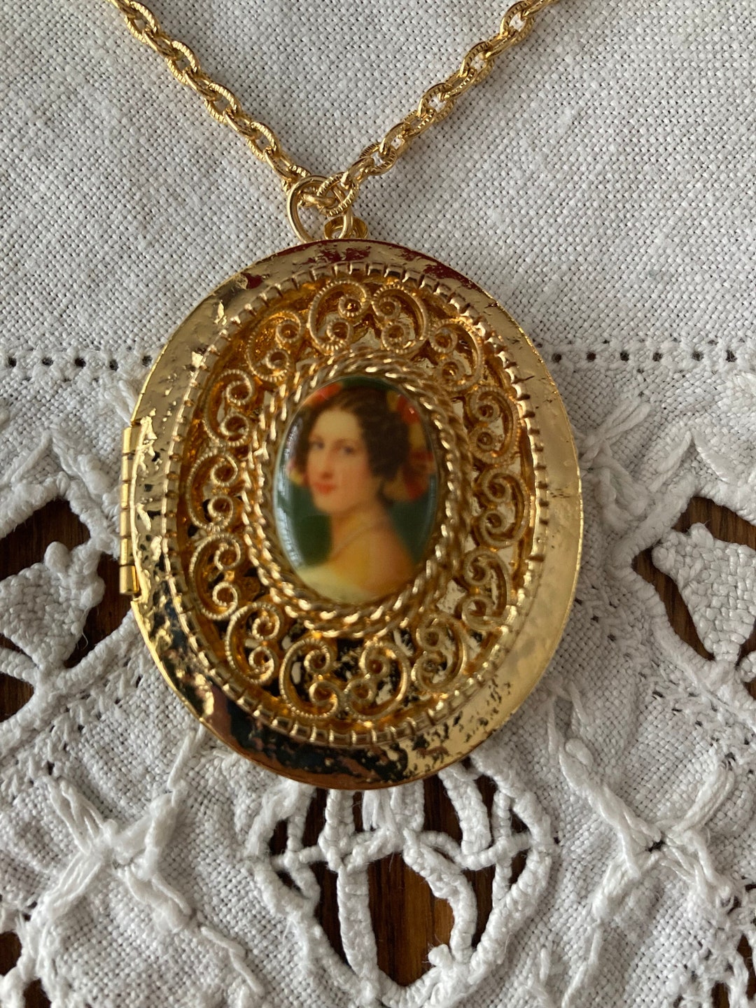 Vintage Gold Tone Victorian Woman Double Sided Picture Locket With 23 ...