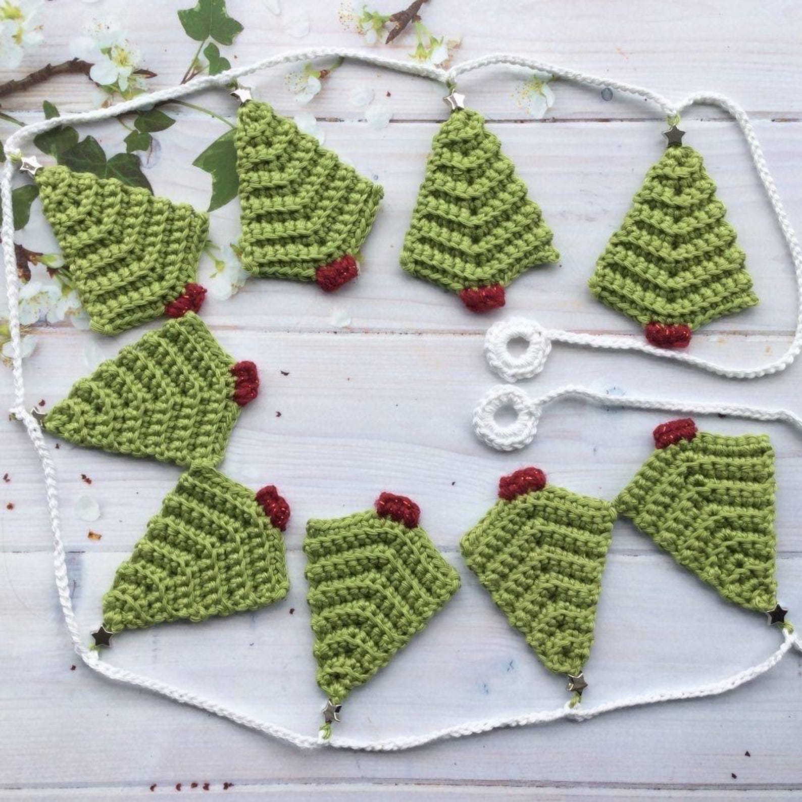 Festive Crochet Christmas Tree Garland & Ornaments Pattern – DIY ...
