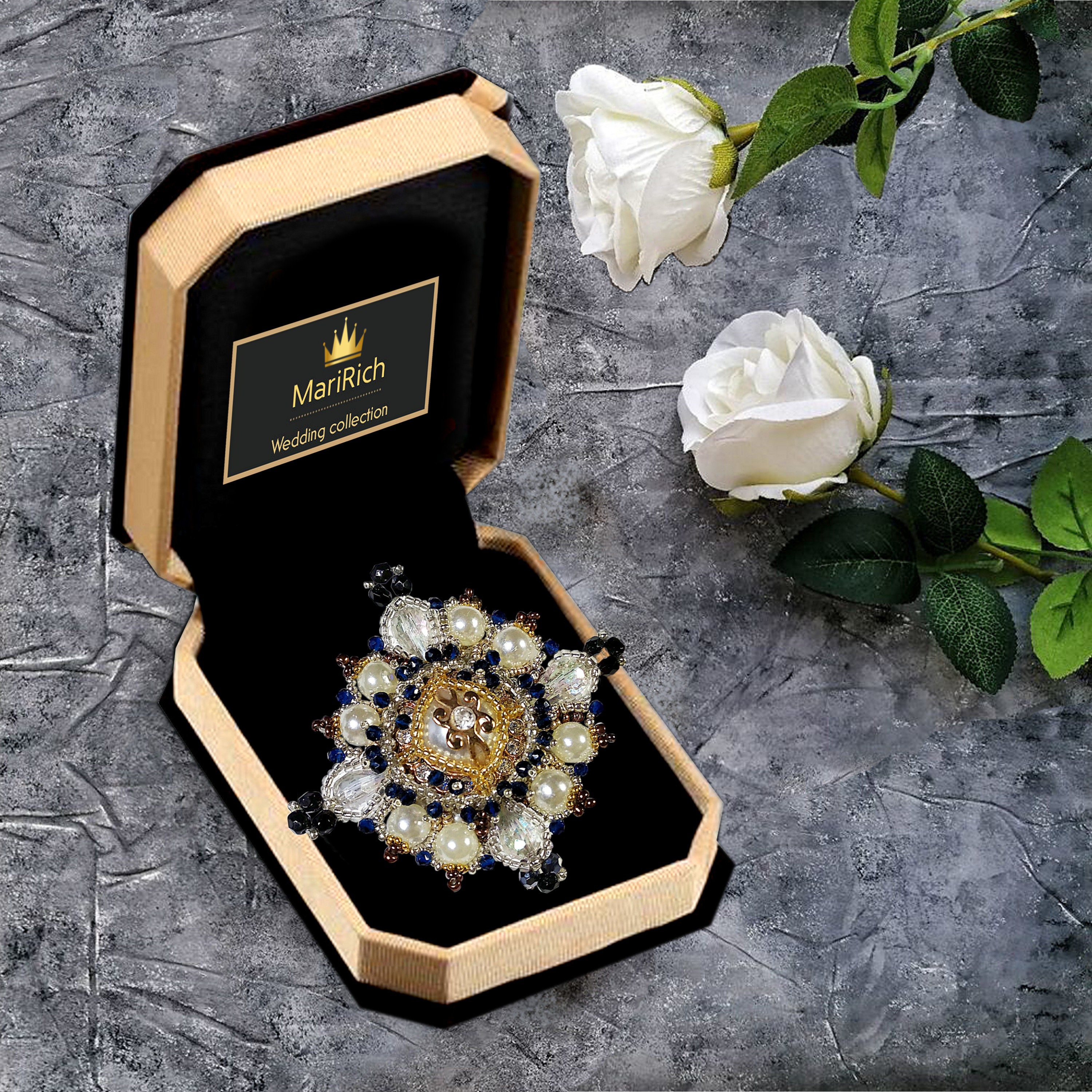 Zauberhafte Weis-blaue Medaille Wappen Brosche Kaiser-orden - Etsy ...