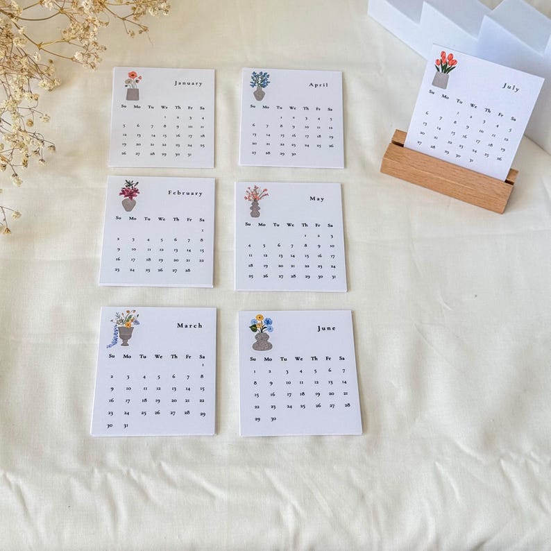 Mini Floral Desk Calendar, 2025 Cute Small Desk Calendar, Aesthetic ...