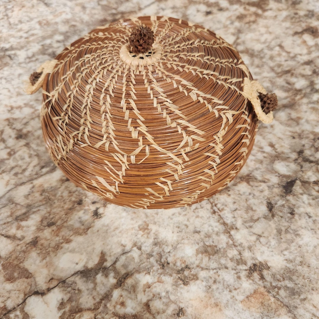 Handwoven Sweetgrass Basket With Lid - Etsy