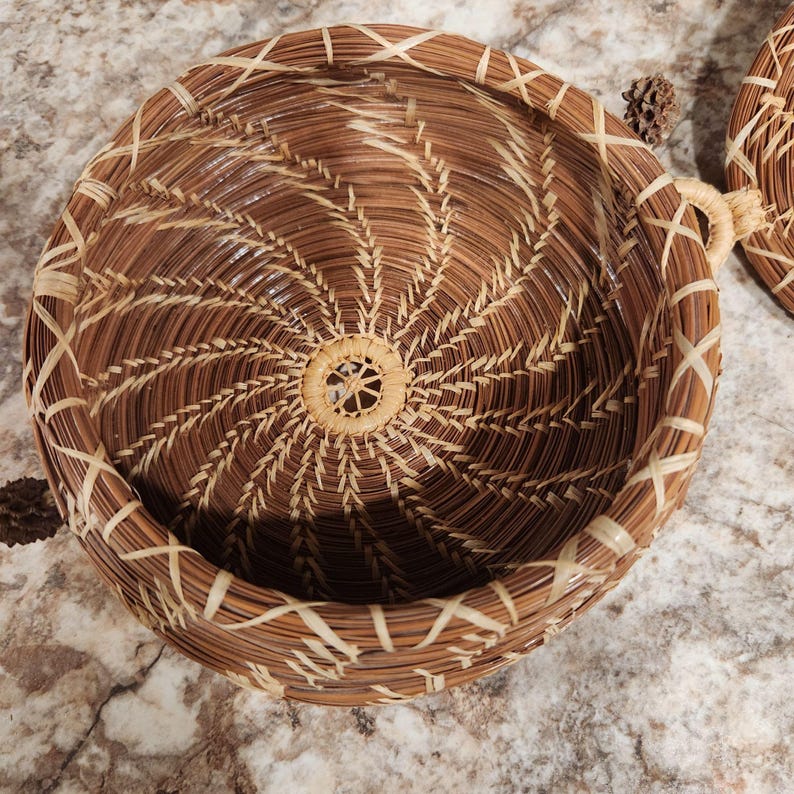 Handwoven Sweetgrass Basket With Lid - Etsy