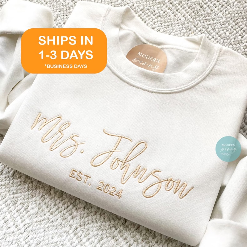 Mrs Last Name Pullover - Etsy