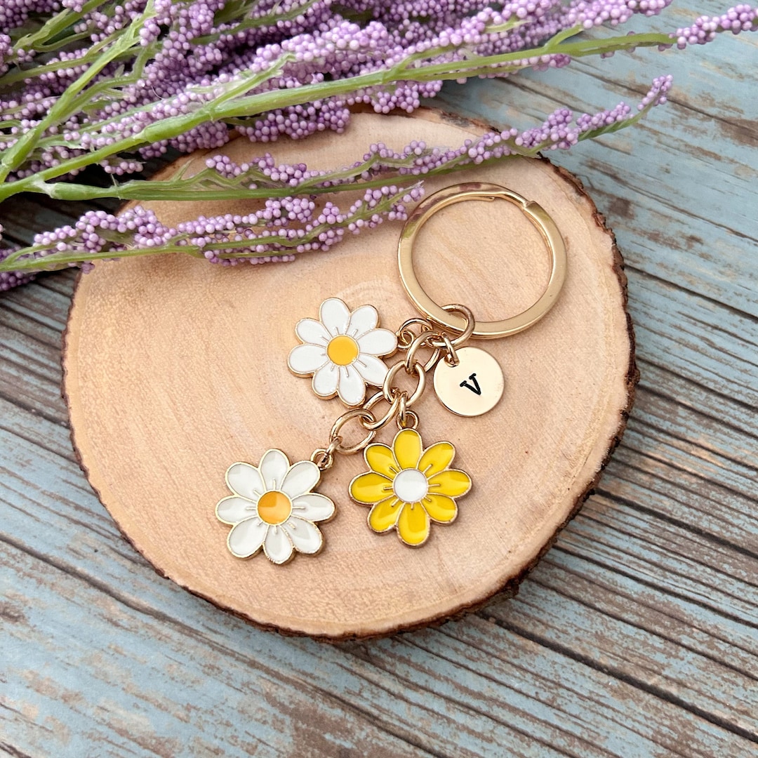 Daisy Flower Custom Initial Keychain, Flower Enamel Gold Keychain, Hand ...
