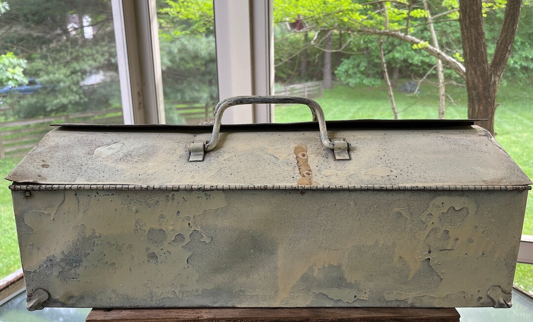 Vintage Carpenter/plumber Metal Tool Box Spray Painted White/cream ...