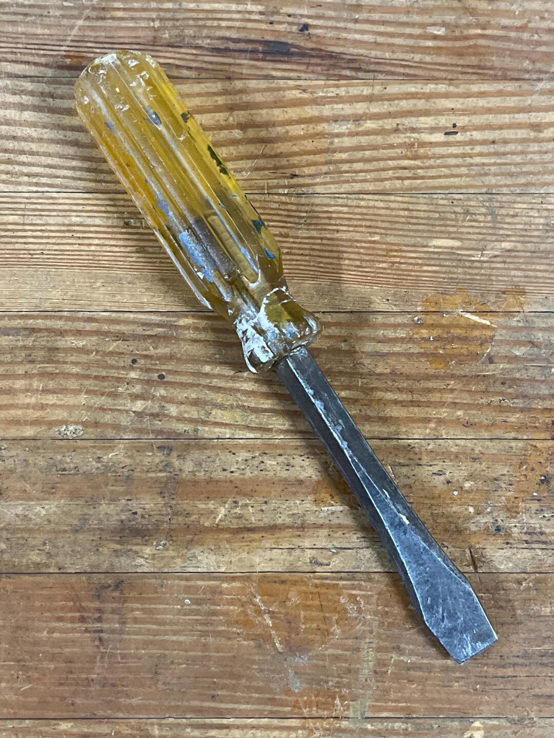 Vintage 7.25" Unbranded Flat Head Screwdriver - Clear Yellow Handle - 1 ...