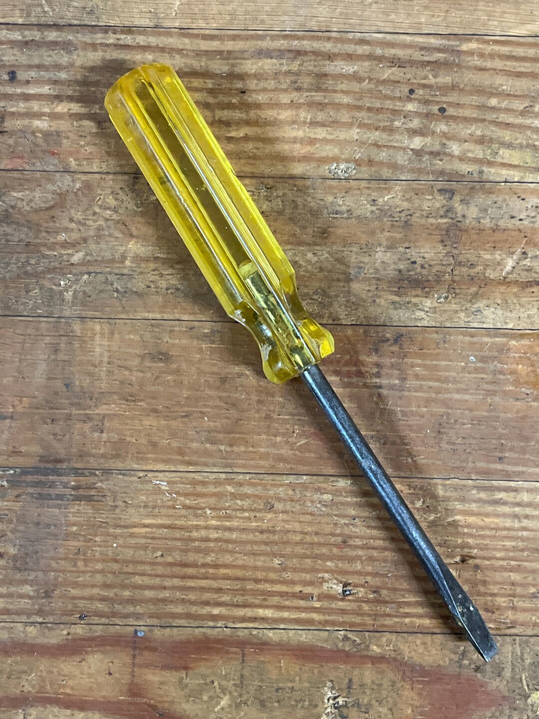 Vintage 6" Unbranded Flat Head Screwdriver - Clear Yellow Handle - 3/16 ...