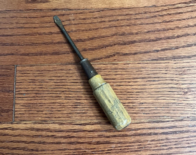 Vintage 7" Flat Head Screwdriver - Unbranded Wood Handle Screwdriver ...
