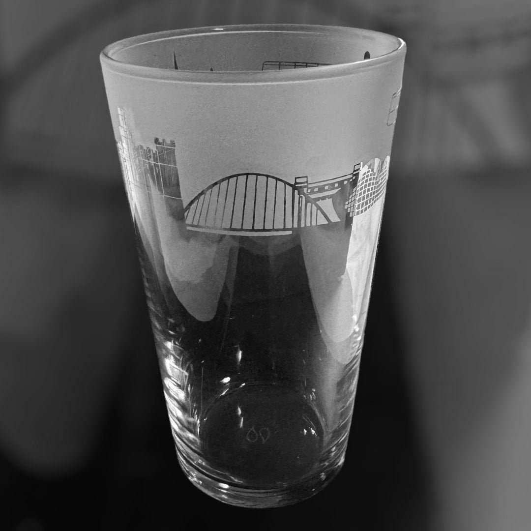 NEWCASTLE PINT GLASS | 57cl Conical Pint Glass With Newcastle Skyline ...