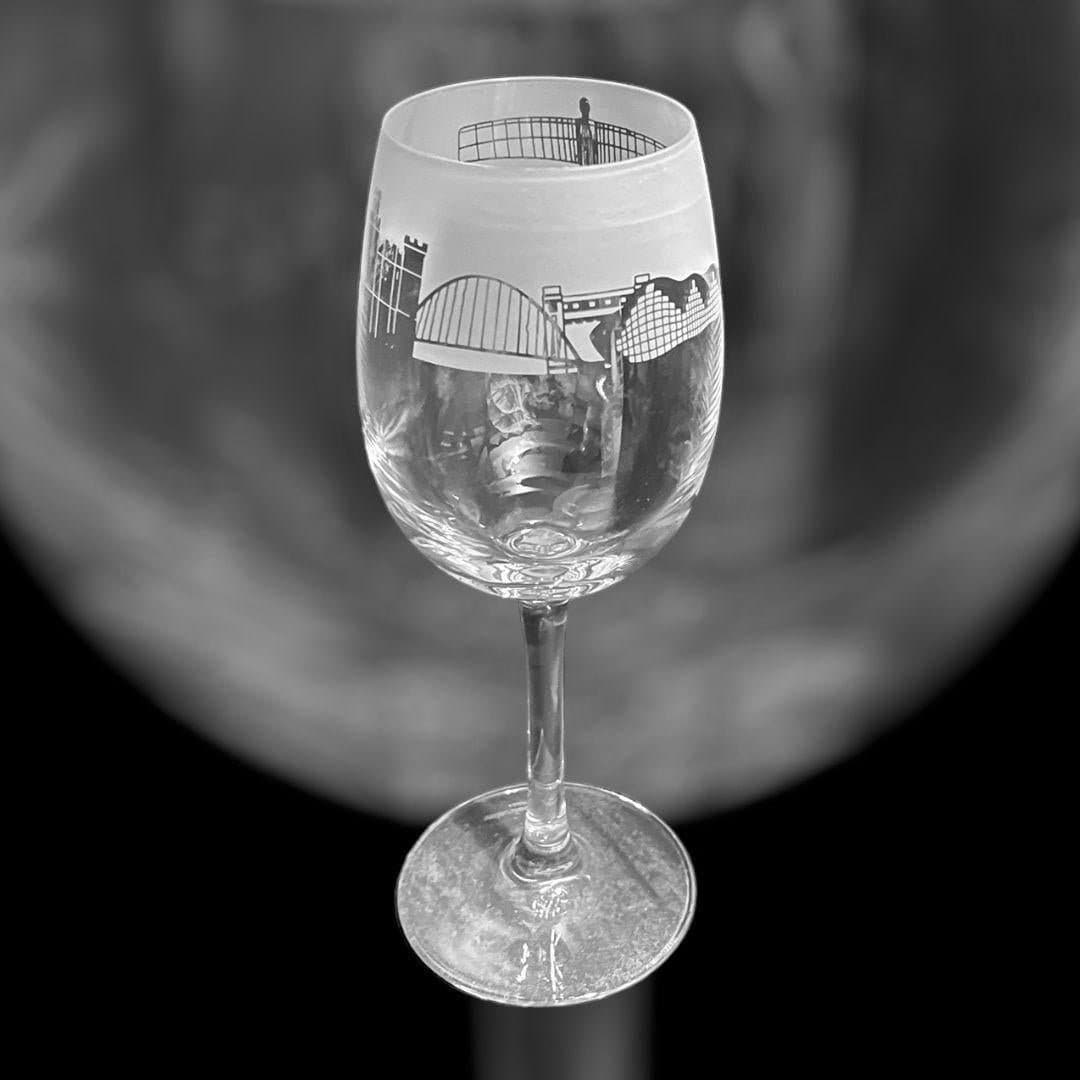 NEWCASTLE WINE GLASS | 35cl Wine Glass With Newcastle City Skyline ...