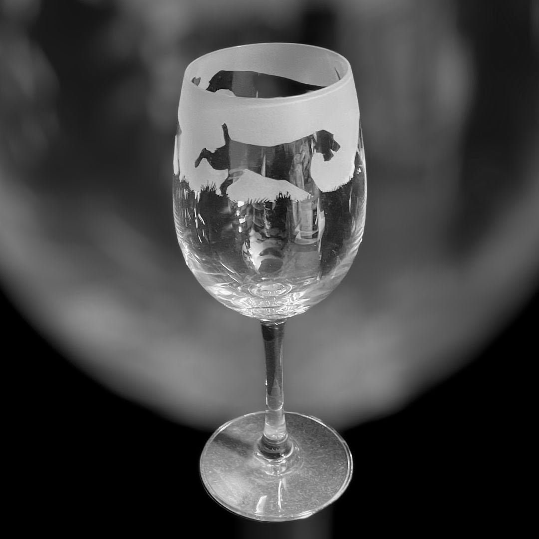 GWP WINE GLASS 35cl Wine Glass With German Wirehaired Pointer Frieze ...