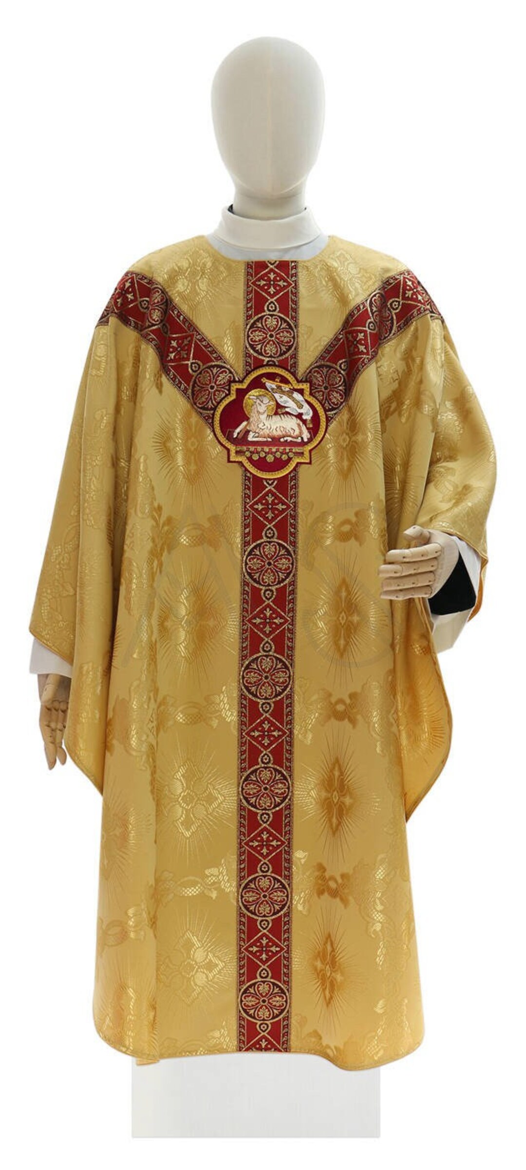 Semi Gothic Chasuble With Matching Table - Embroidered Lamb, Propose ...