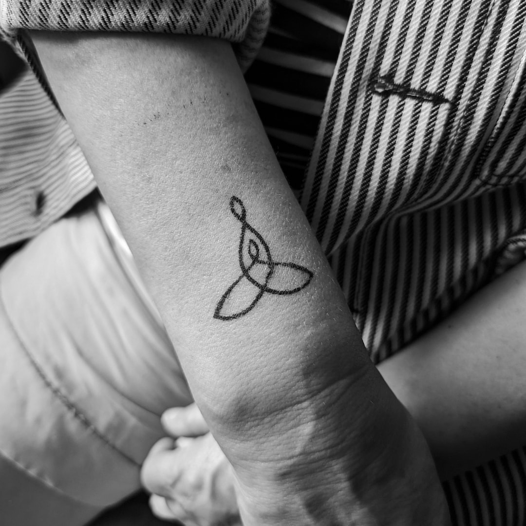 Mother & Child Symbol Semi-permanent 2-week Tattoo (set of 2) - Etsy
