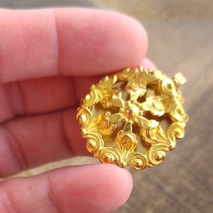 Gorgeous Goldplated Triple Strand Clasp Push Lock Clasp Domed Open ...