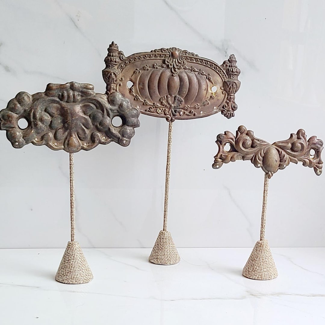 Rustic Metal Earring Display Stand: Vintage-style Jewelry Organizer, 3 ...