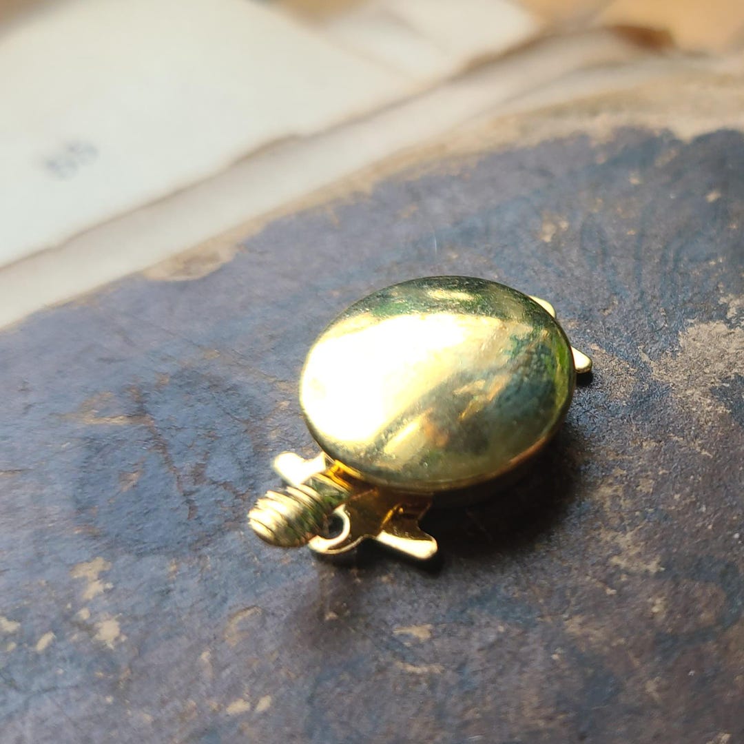 Round Gold Plated Brass Clasp ~ Unsigned ~1960s/70s Style ~ Pinch Clasp ...