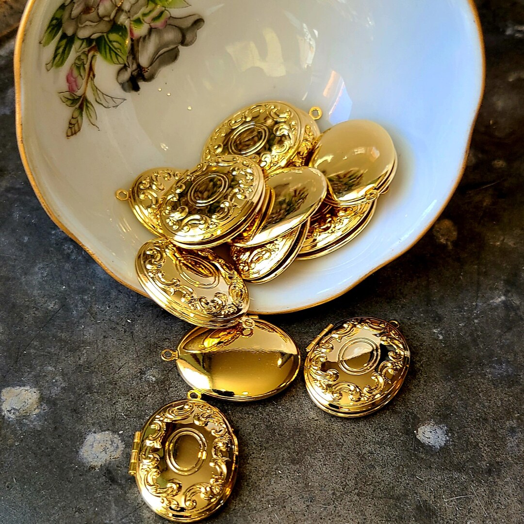 Vintage Oval Gold Plated Die Struck Locket 1 Raised Floral Design Oval ...