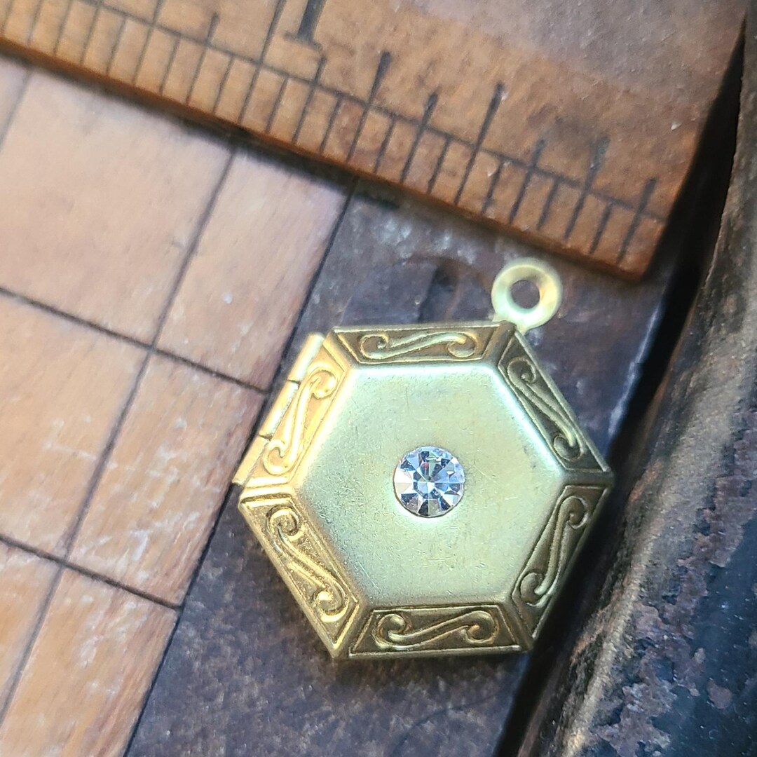 Sweet and Petite Vintage Silvertone Hexagon Locket - Victorian Style ...