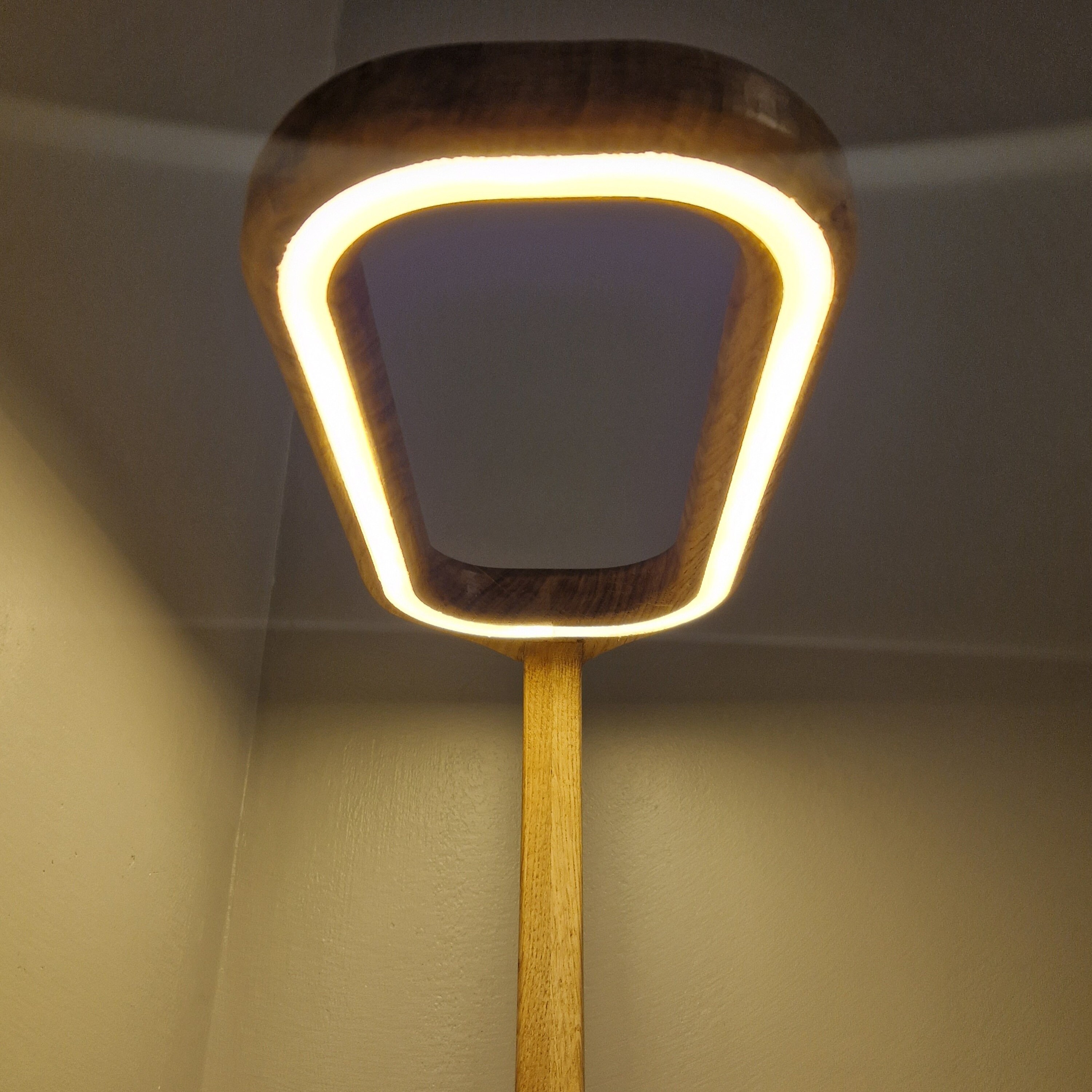 IVYLUX Oak Wood LED Desk Lamp With Integrated Wireless Charger - Etsy