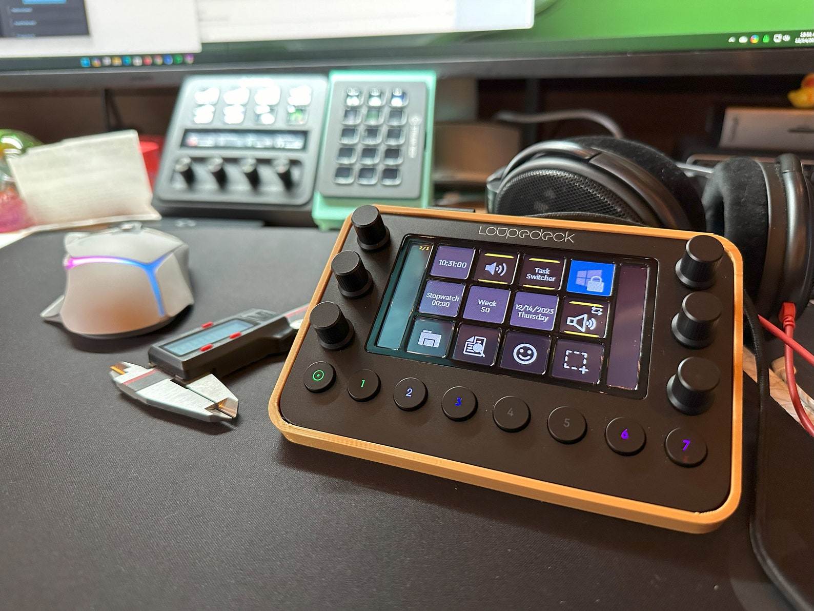 Loupedeck Streaming Video Editing Gaming Stand 35 Degree Angle - Etsy