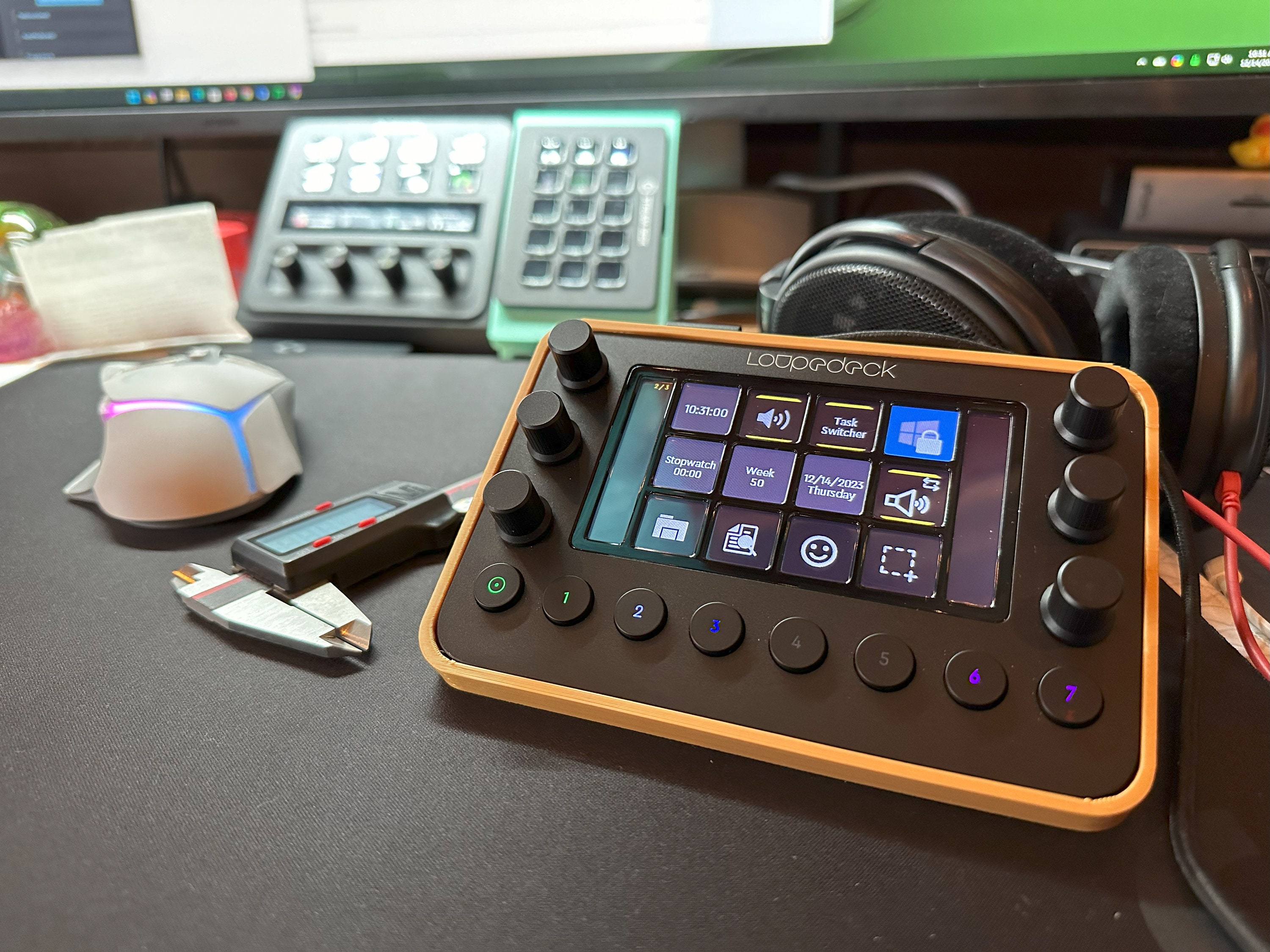 Loupedeck Streaming Video Editing Gaming Stand 35 Degree Angle - Etsy