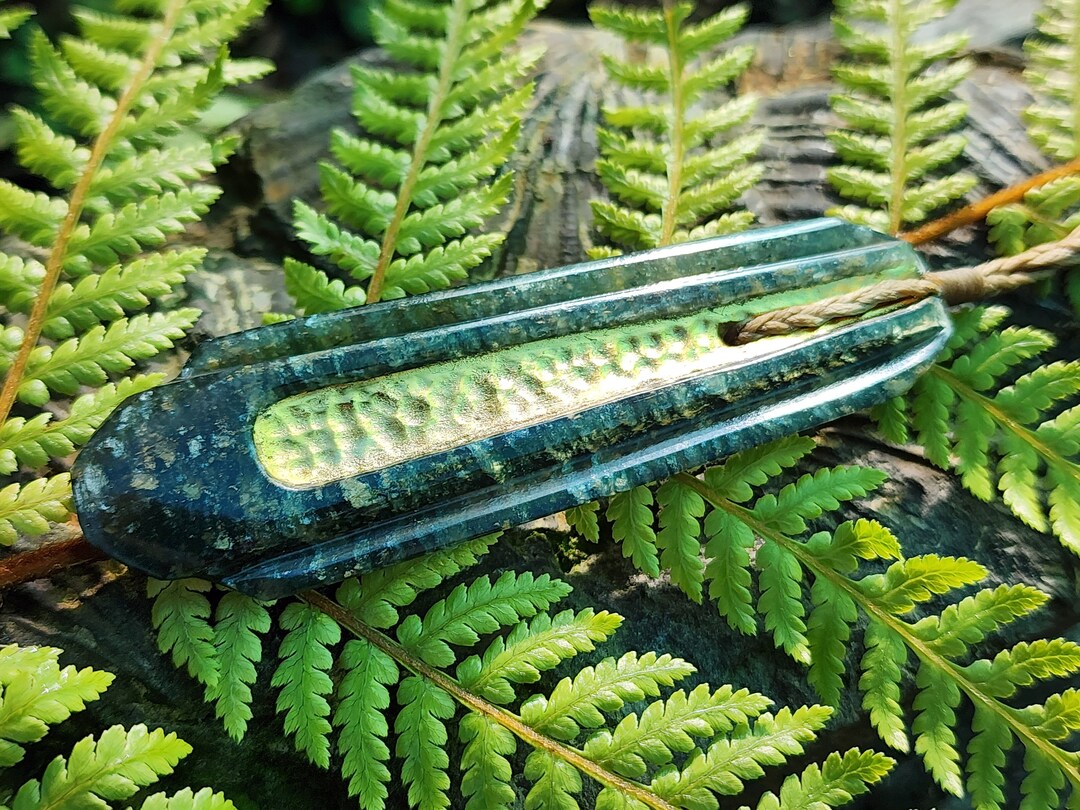 Rare New Zealand Bowenite/ Tangiwai Pendant - Etsy