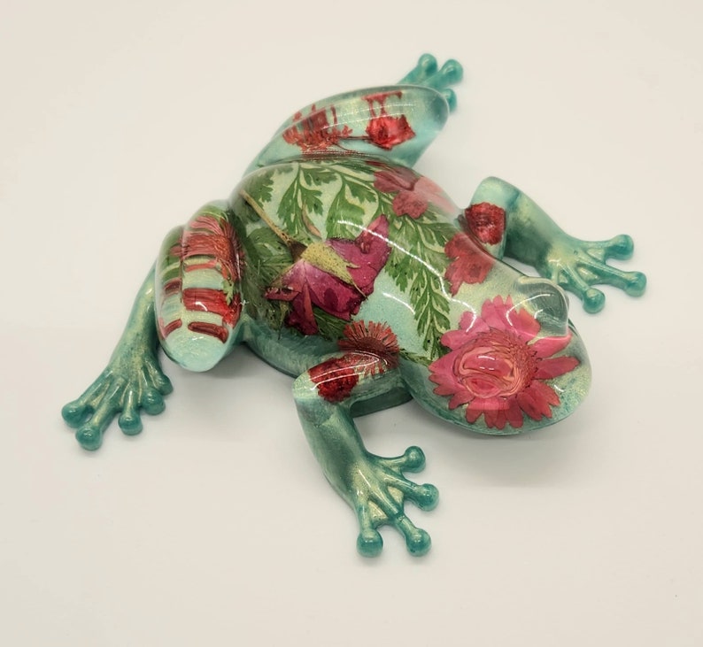 Resin Frog With Real Flowers - Etsy